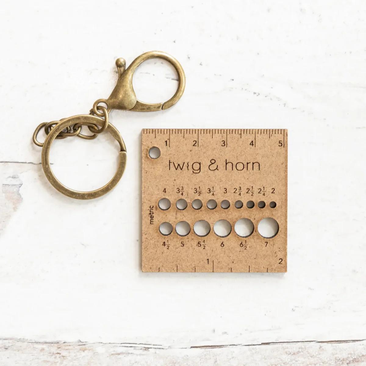 Gauge Ruler Keychain Metric - Måleverktøy - Knit Like A Bee